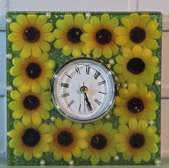 Hand Crafted | Wall Decor | Hand Crafted Resin Daisy Faux Pearl Mantel ...